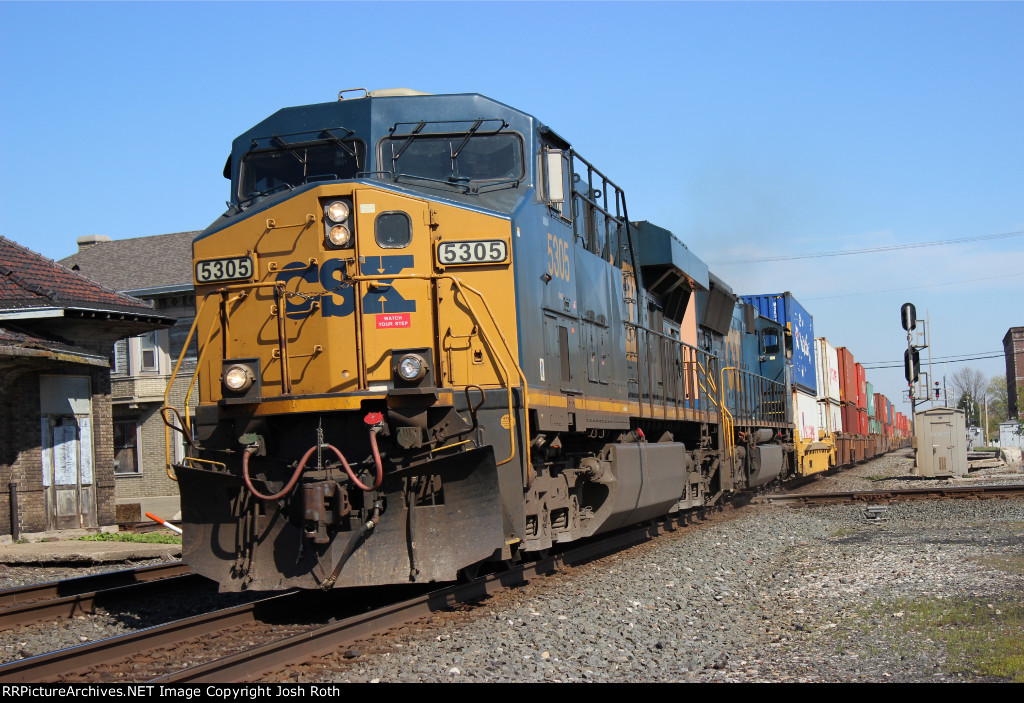 CSX 5305 & CSX 4761